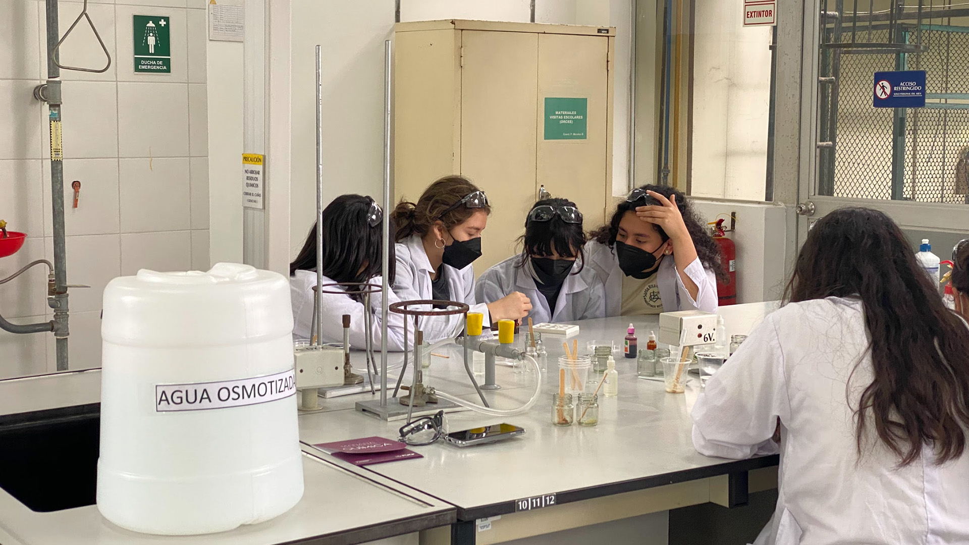 Mañana En Ciencias Escolares Conocieron Laboratorios De Física Y