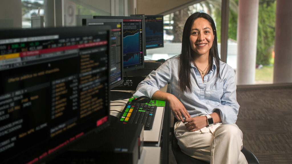 La egresada de Centrum PUCP Gabriela Olivera ha sido reconocida como persona influyente por el ...