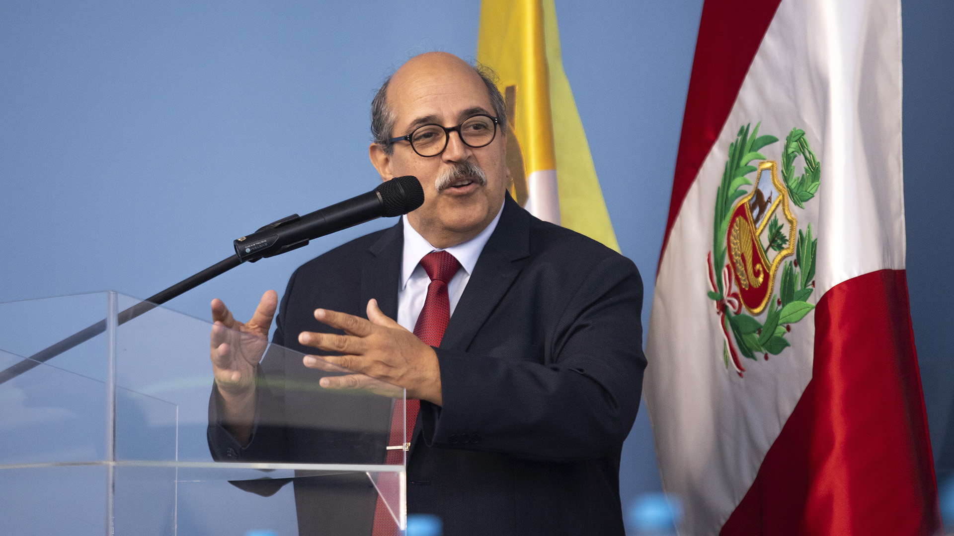 Roque Benavides es profesor invitado por su destacada trayectoria ...