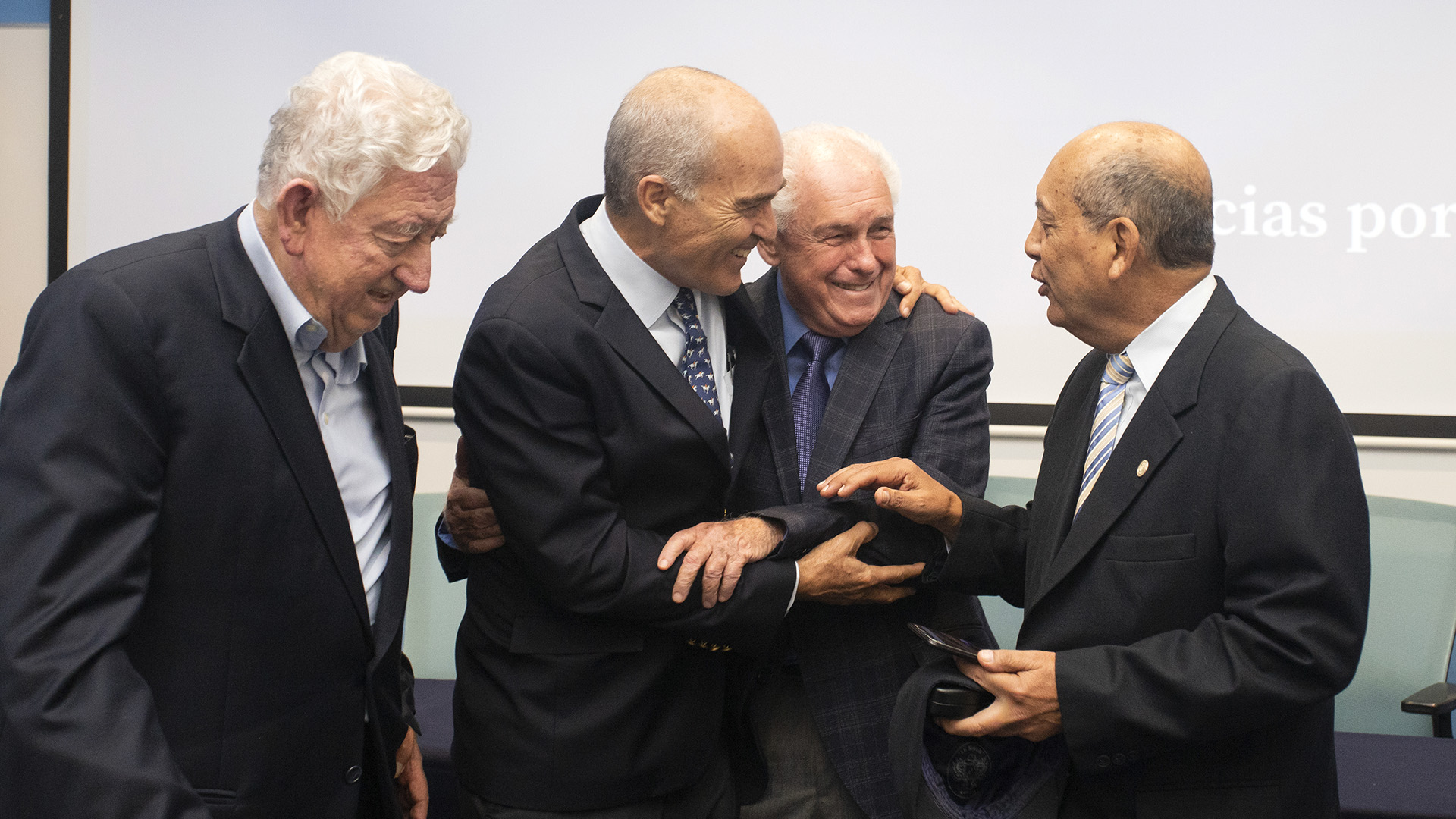 Roque Benavides es profesor invitado por su destacada trayectoria ...