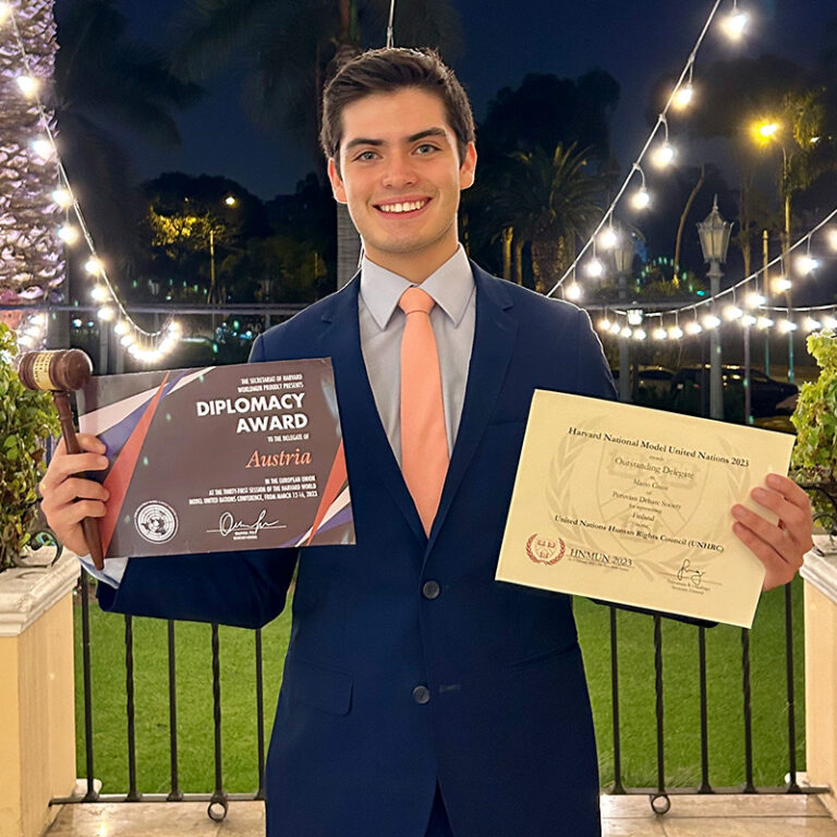 Estudiantes PUCP triunfan en torneos de debate de Harvard