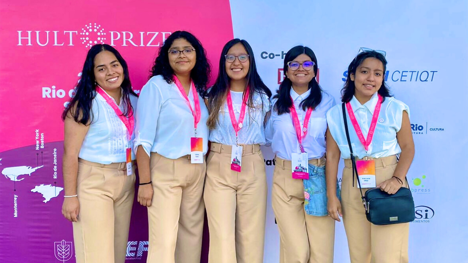 Estudiantes representaron a la PUCP y al Perú en las Semifinales ...