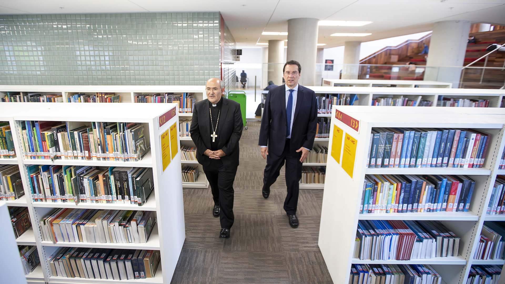 Los cardenales Robert Prevost y José Tolentino de Mendonça recibieron ...