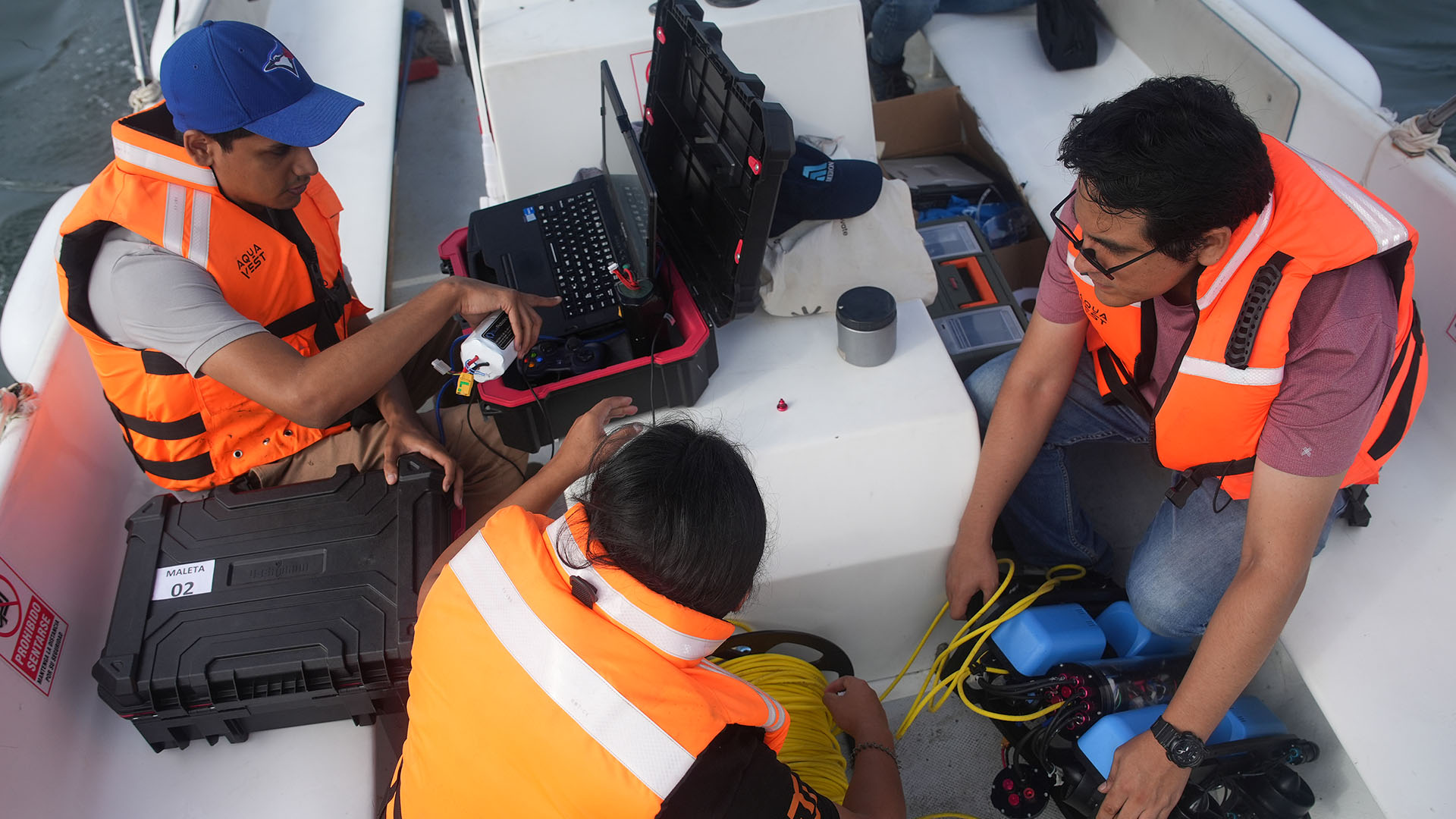 Robot submarino PUCP en Santa María del Mar - PuntoEdu PUCP
