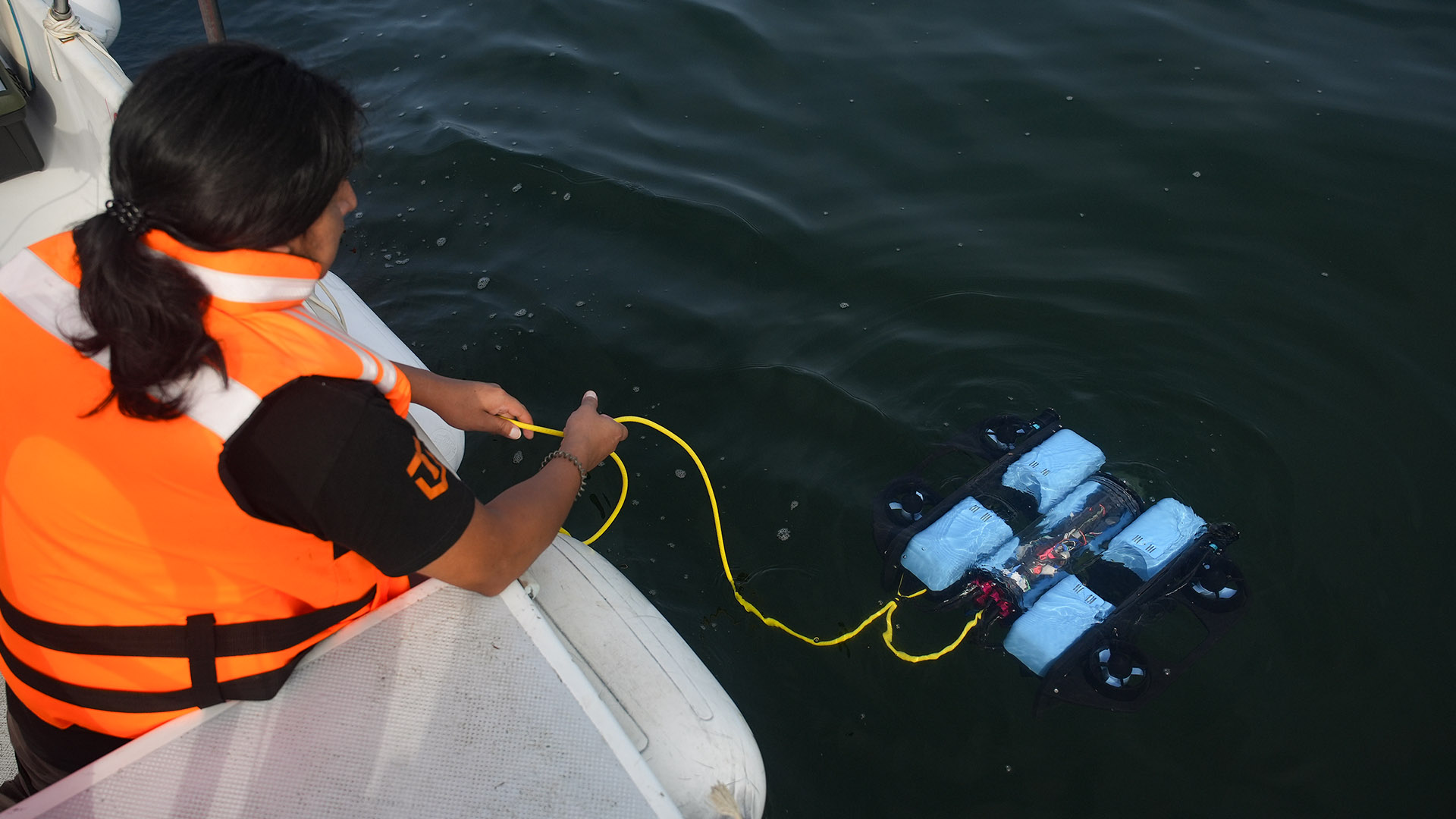 Robot submarino PUCP en Santa María del Mar - PuntoEdu PUCP