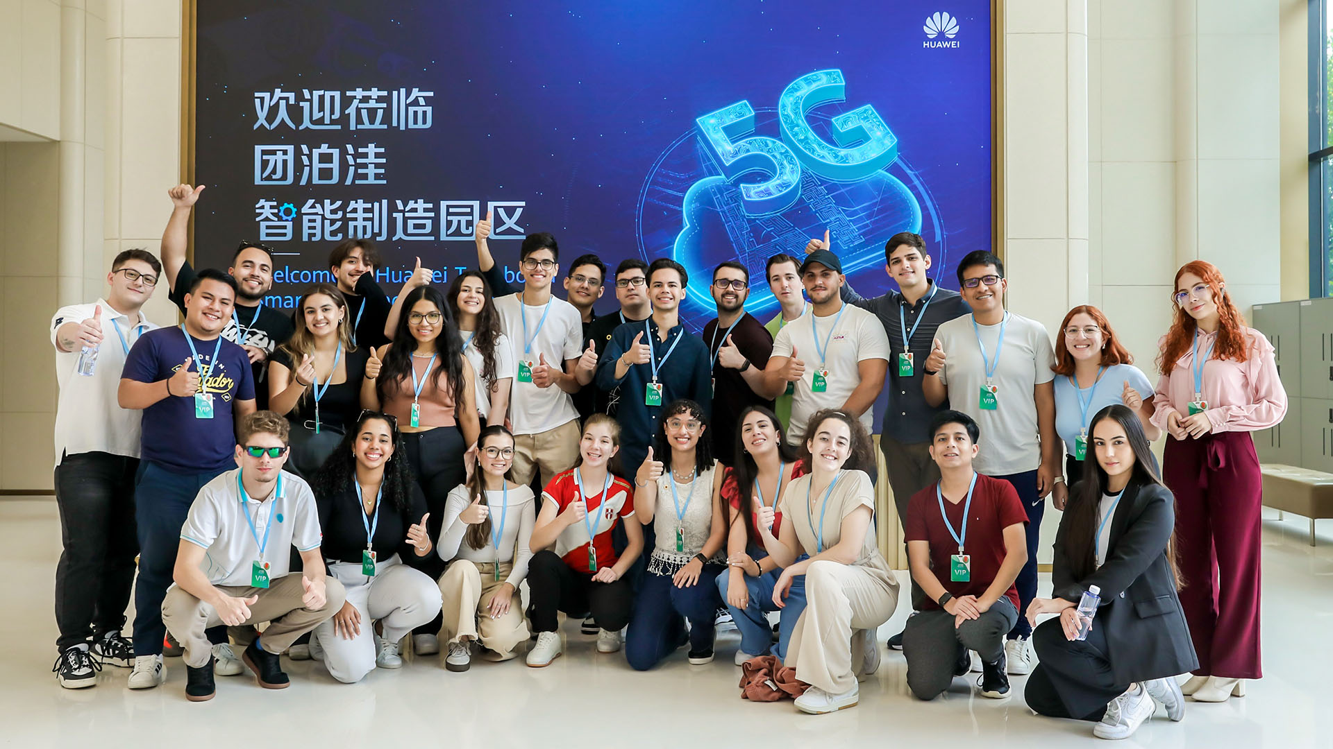 Estudiantes PUCP conocieron las instalaciones de Huawei