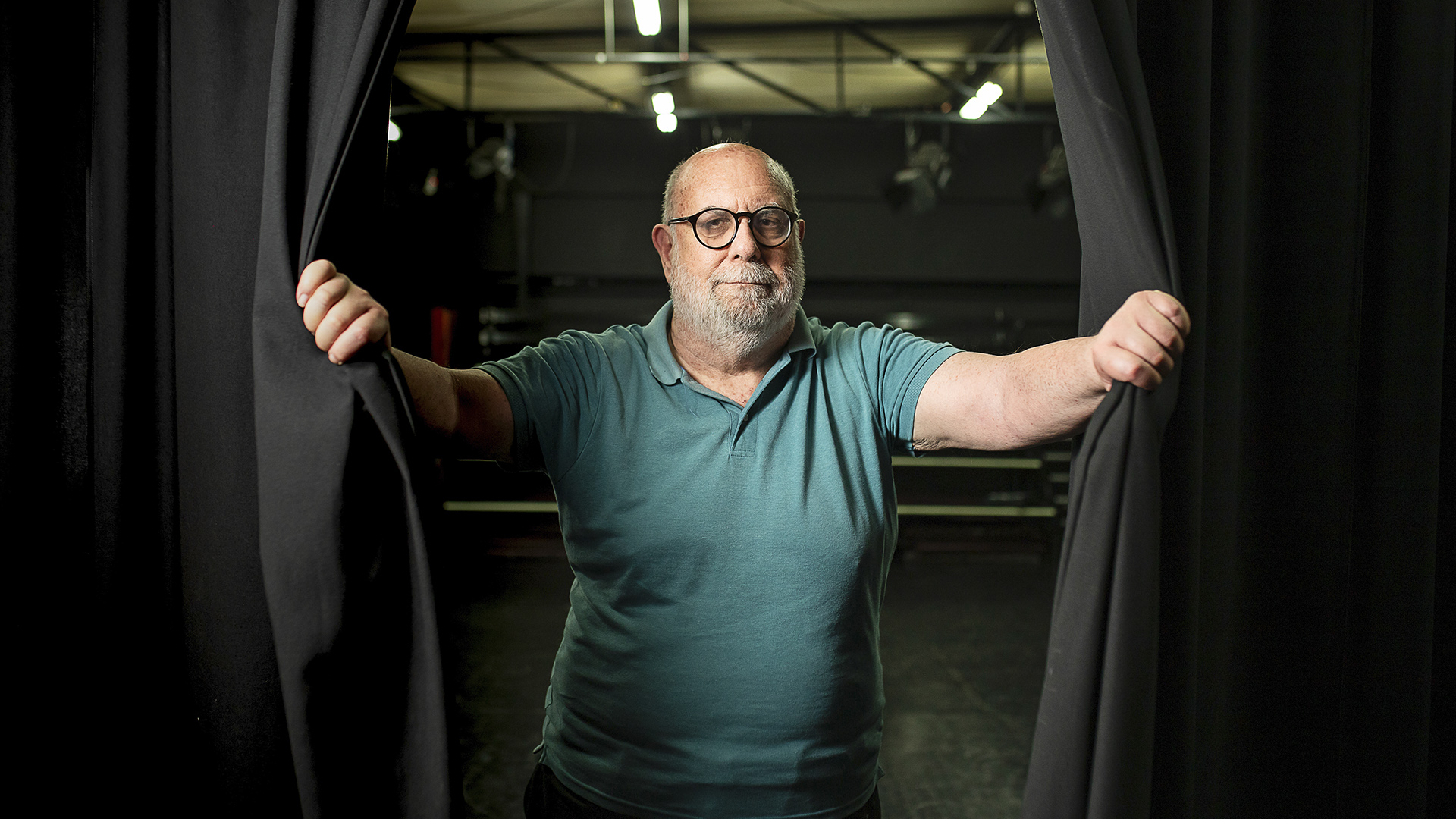 Alberto Isola: «El teatro es un espejo de lo que somos como sociedad ...