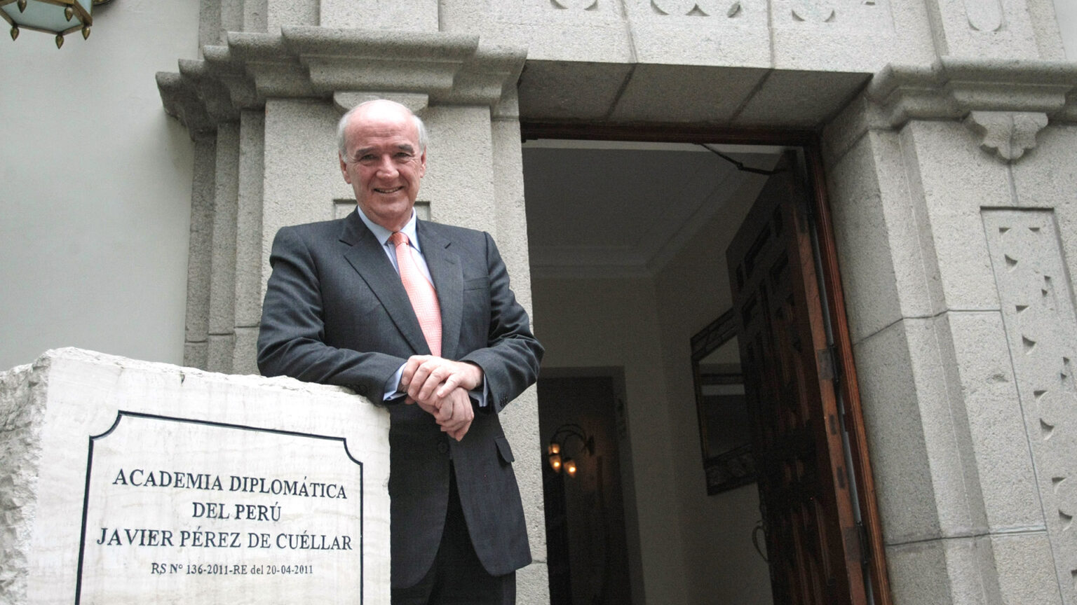 José Antonio García Belaunde: un canciller dedicado al Perú